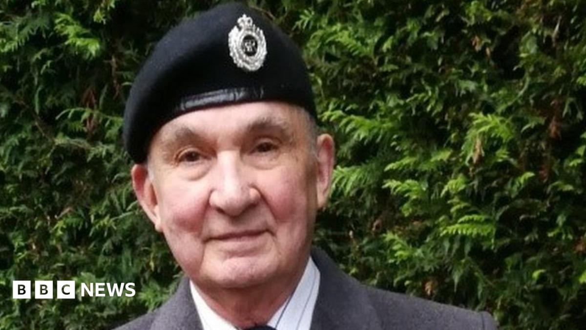 Christmas Island veteran 'humbled' by nuclear test medal - BBC News