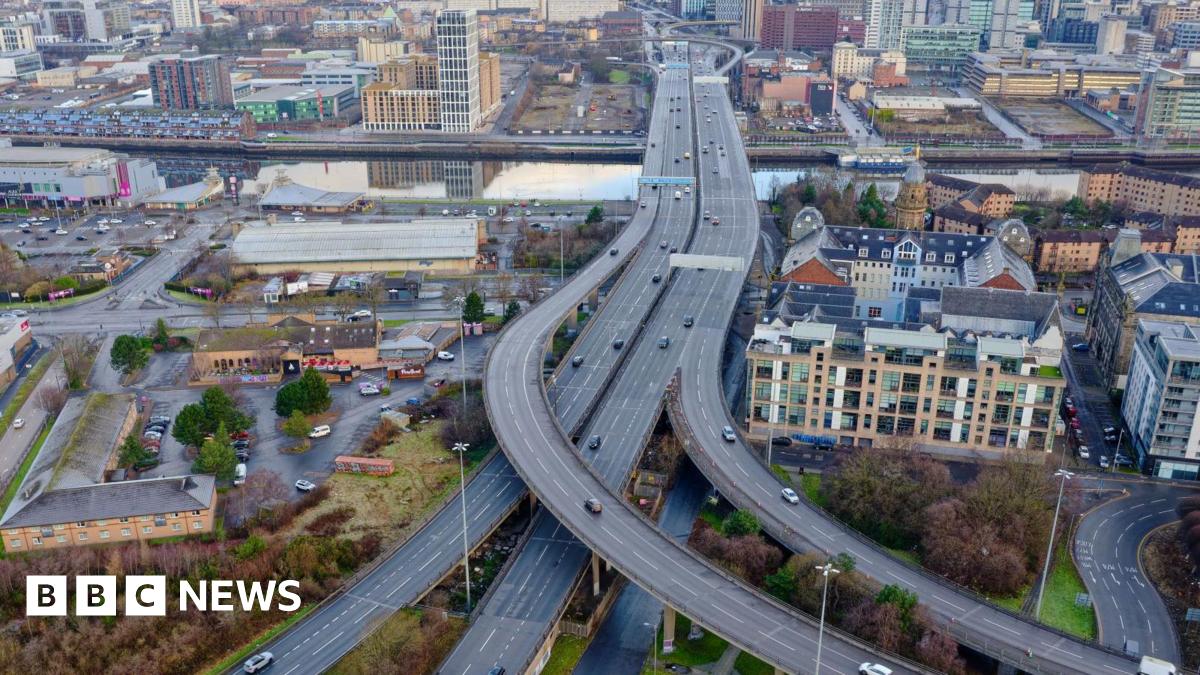 Glasgow's Kingston Bridge to be investigated after debris fall - BBC News