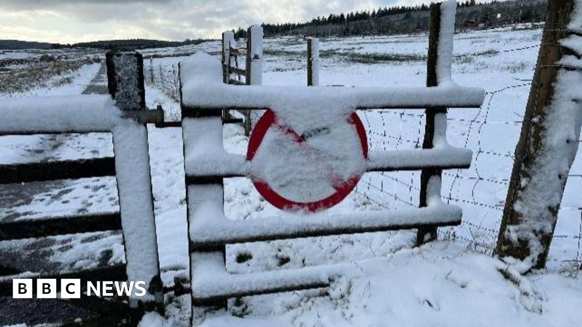 Snow and ice warnings issued across Wales by Met Office - BBC News
