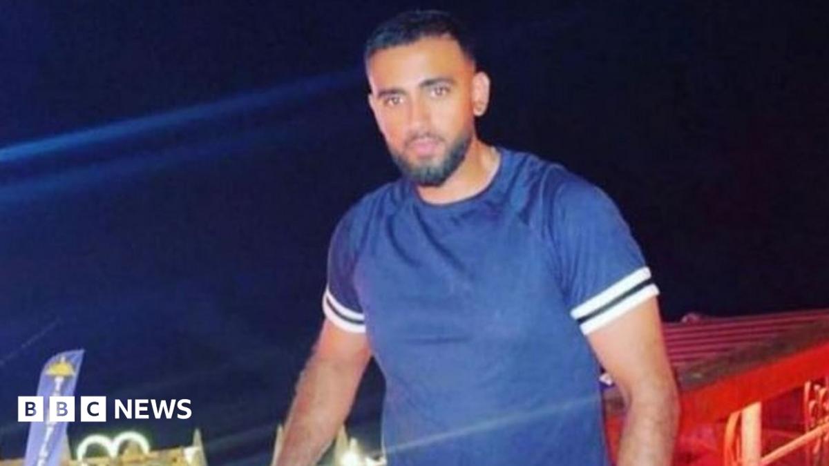 MP and loved ones pay tribute to Soho Road crash victim - BBC News