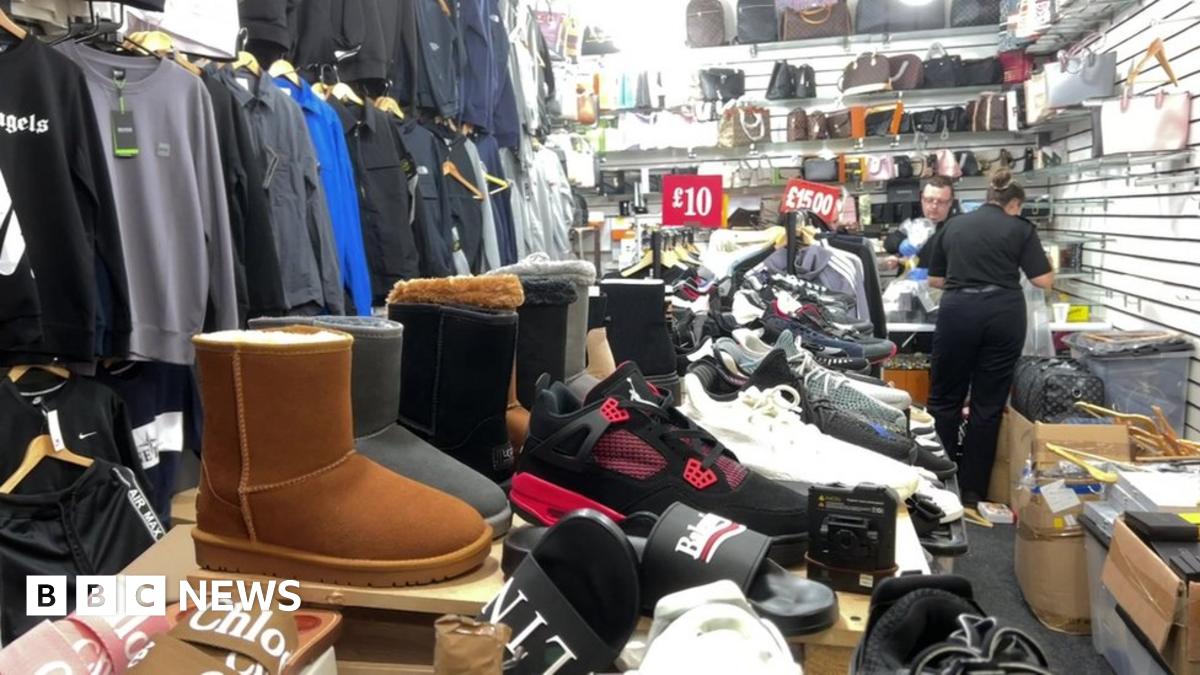 Police plan to bulldoze Manchester's 'Counterfeit Street' - BBC News