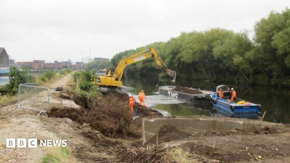 Leeds flood defence scheme starts work to remove part of island - BBC News