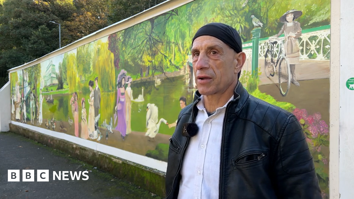 Southport: Artist's mural for park he learned to draw in - BBC News