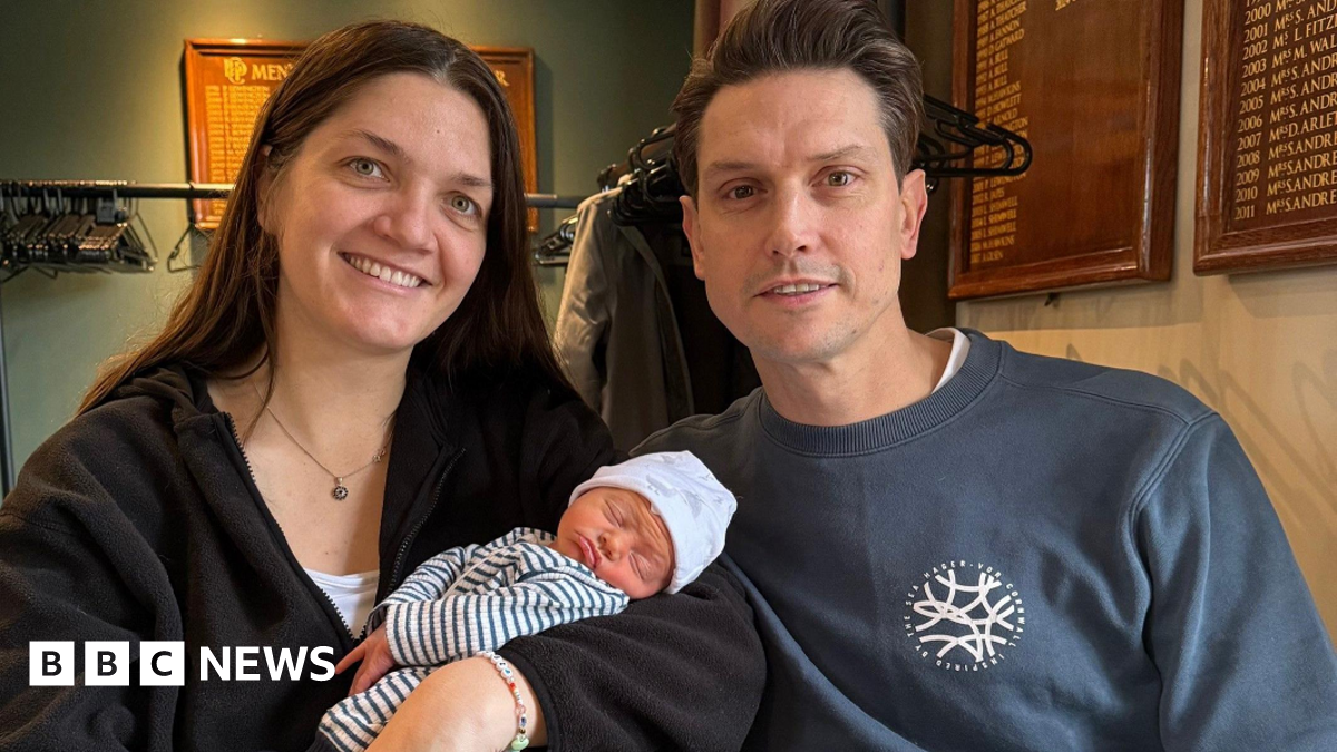 Baby and womb lifted from Oxfordshire mum during cancer surgery - BBC News