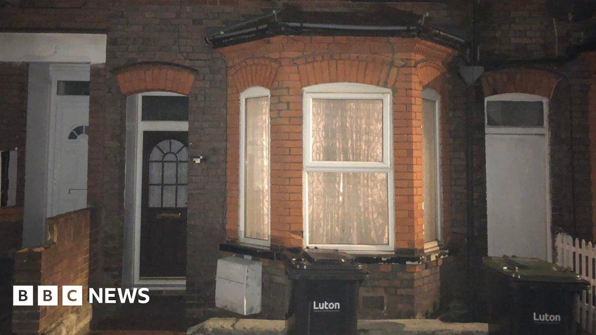 Man whose Luton house was 'stolen' gets possession back - BBC News