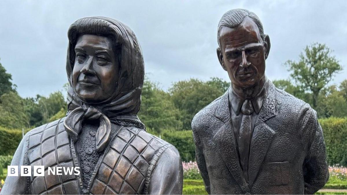 Elizabeth II: Statue of queen, Philip and corgis sparks debate - BBC News