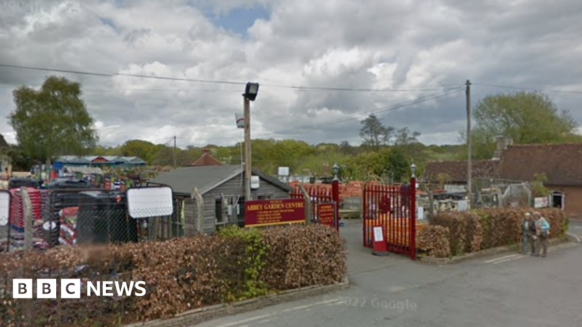 Fareham man dies after being hit by lorry at garden centre - BBC News