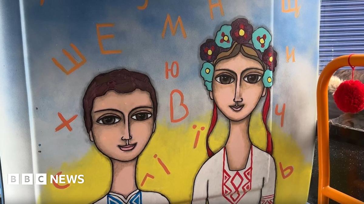 Story bus created by Wiltshire aid group for children in Ukraine - BBC News