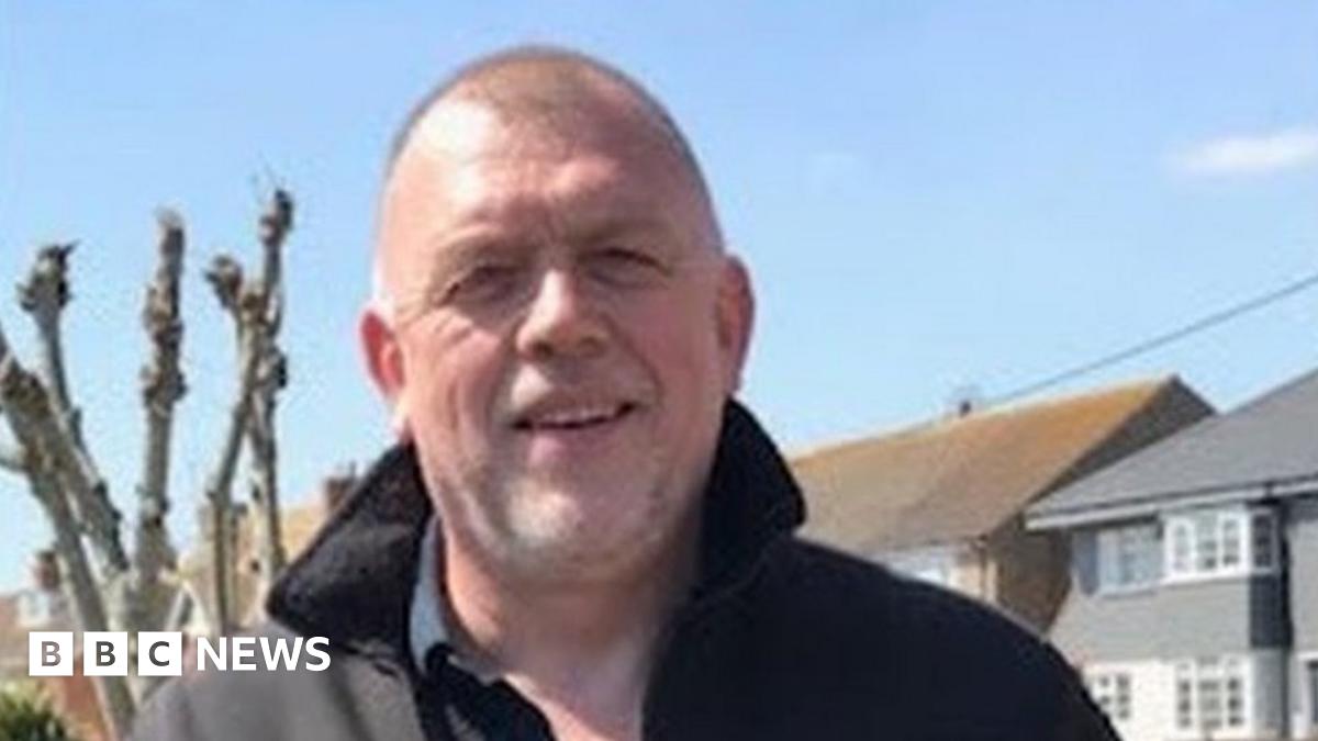 Hythe Tory councillor suspended over far-right links - BBC News