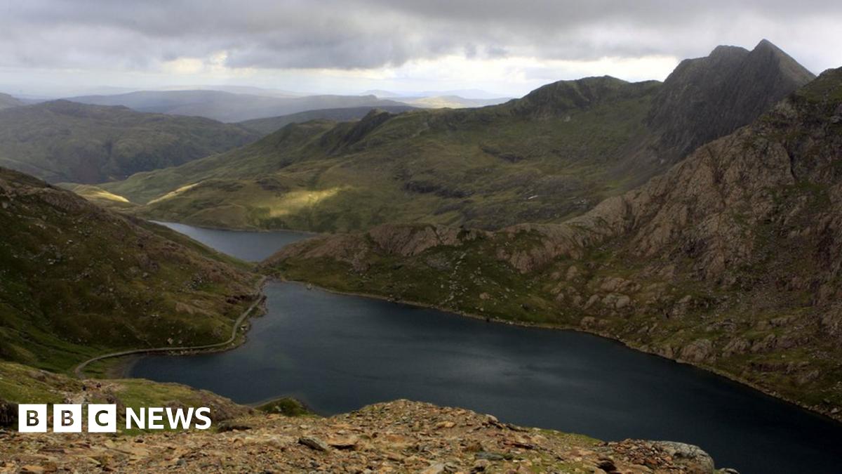Snowdonia tourist cash scheme to fund youth project - BBC News