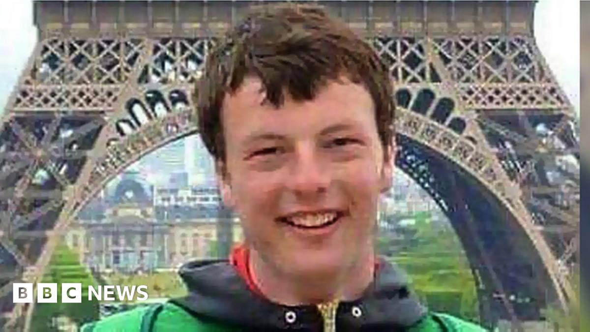 Carl Gregory death: Man guilty of social media row murder - BBC News