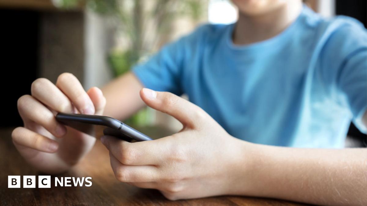 Warn children about porn earlier, teens say - BBC News