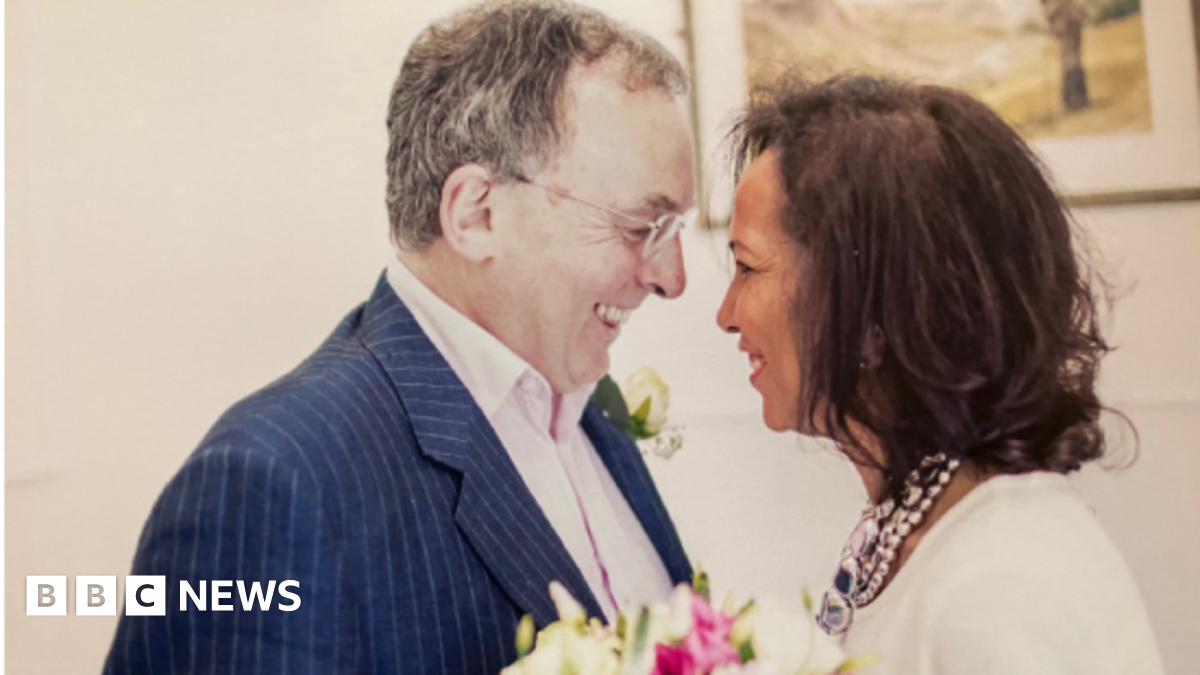 Autism: 'I felt broken before being diagnosed at 70' - BBC News