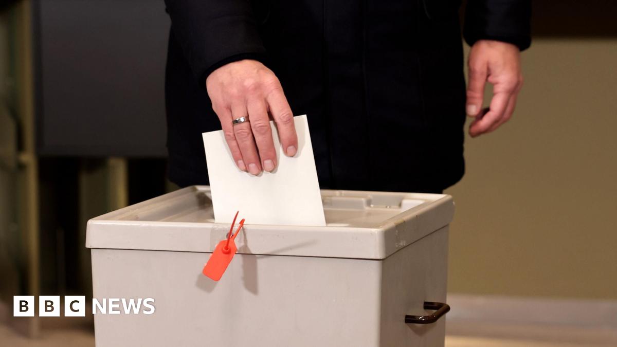 Guernsey election manifestos labelled 'dull' by leading academic - BBC News