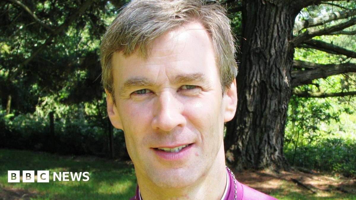 Bishop of Truro to support Archbishop of Canterbury - BBC News