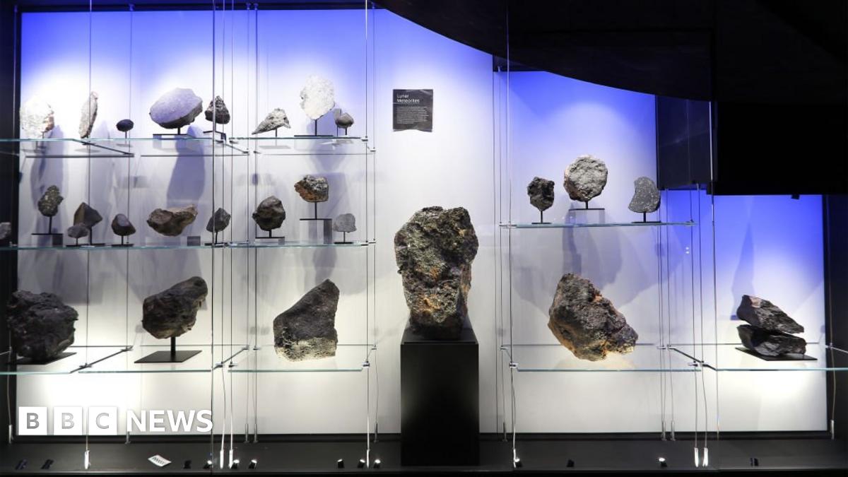 Meteorite hunters race to find rock for $25k reward - BBC News