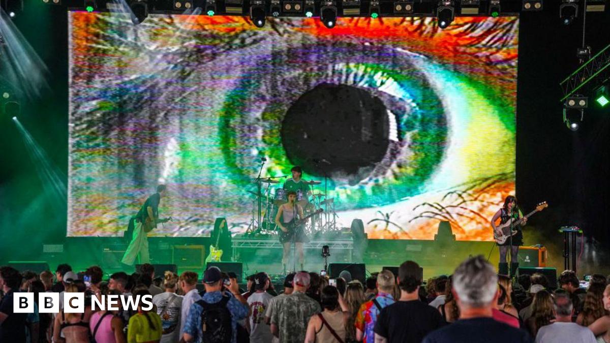 Boardmasters crowd surge leaves festival-goers injured - BBC News