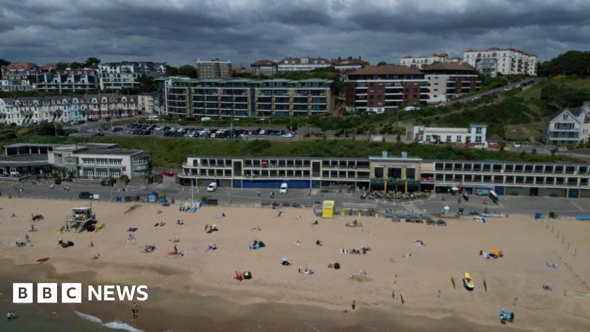 Bournemouth East voters talk of trust and homelessness - BBC News