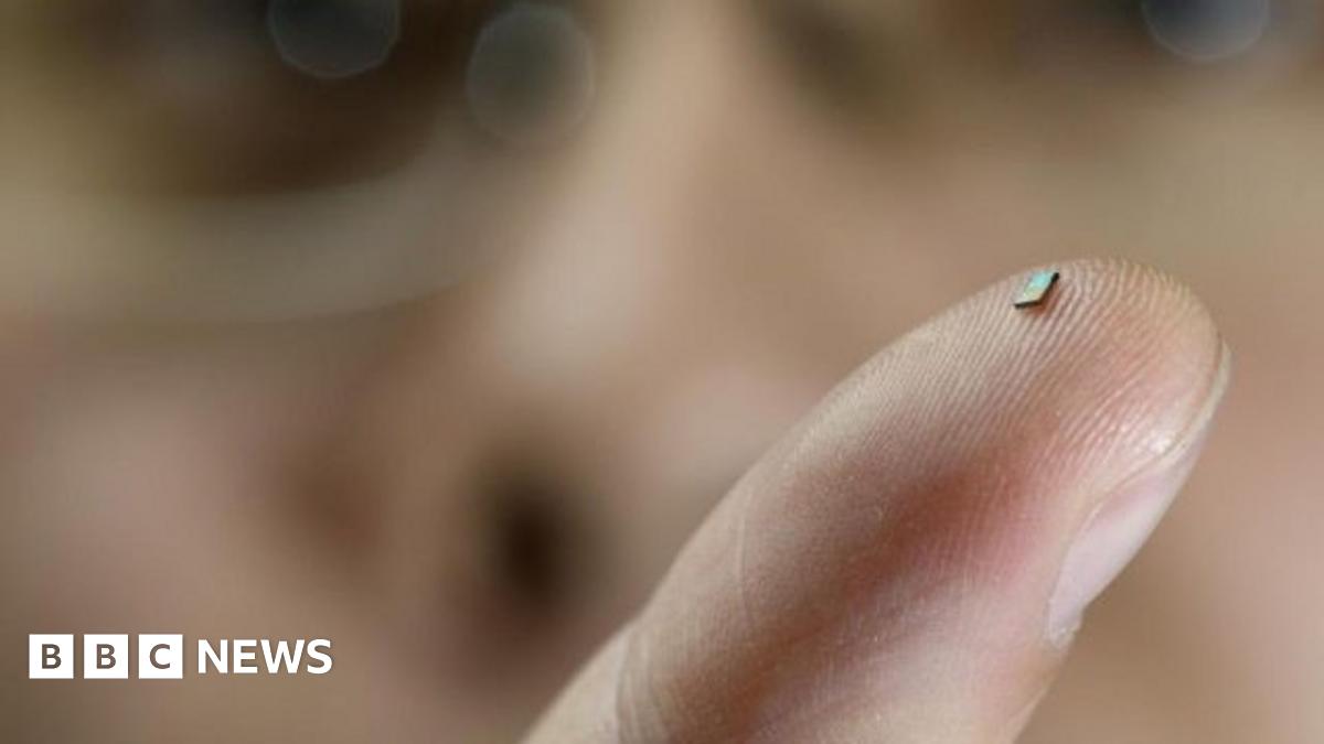 Tiny chip that powers itself from radio waves - BBC News