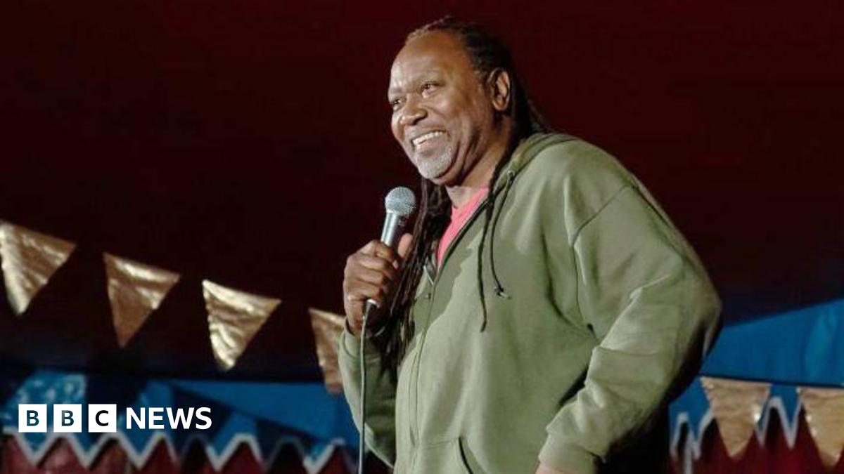 Theatre cancels Reginald D Hunter show after antisemitism claims - BBC News