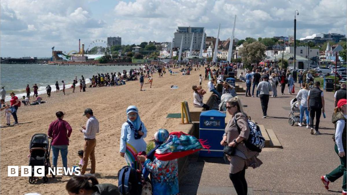 Southend: Teenager denies attempted murder at seafront - BBC News