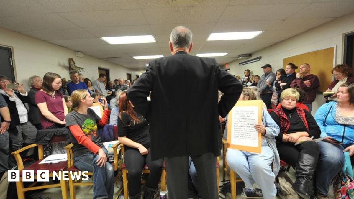 Anti-Trump activists target 'missing' Republican politicians - BBC News