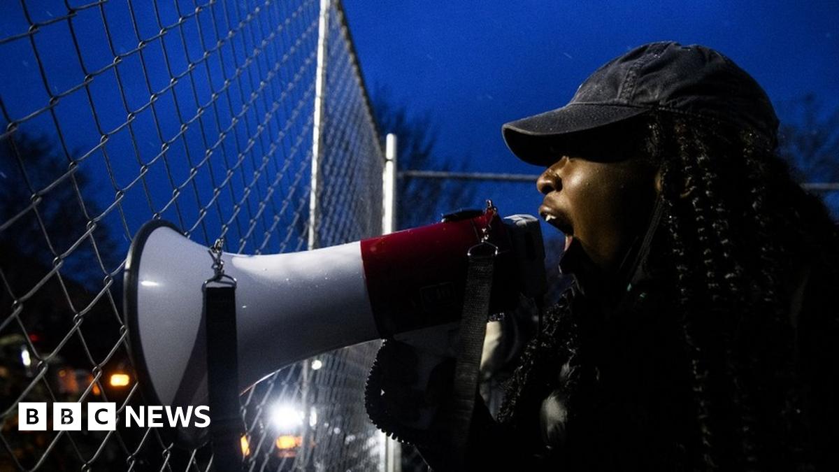 Daunte Wright shooting: Police resignations fail to ease unrest over ...