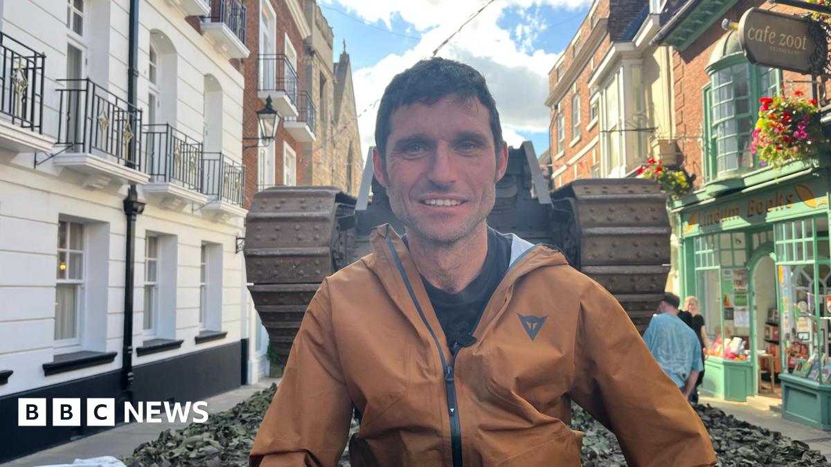 Guy Martin WW1 Tank Replica displayed in Lincoln - BBC News