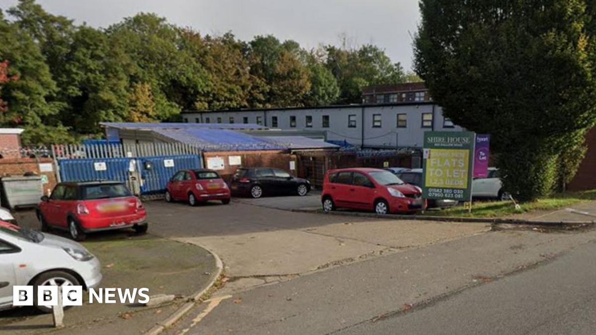 Man arrested in connection with stabbing at mass brawl in Luton - BBC News