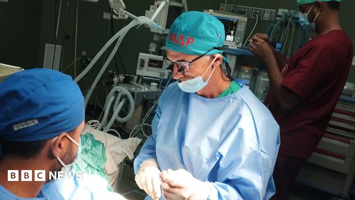 UK surgeon's account of month working in Gaza hospital - BBC News