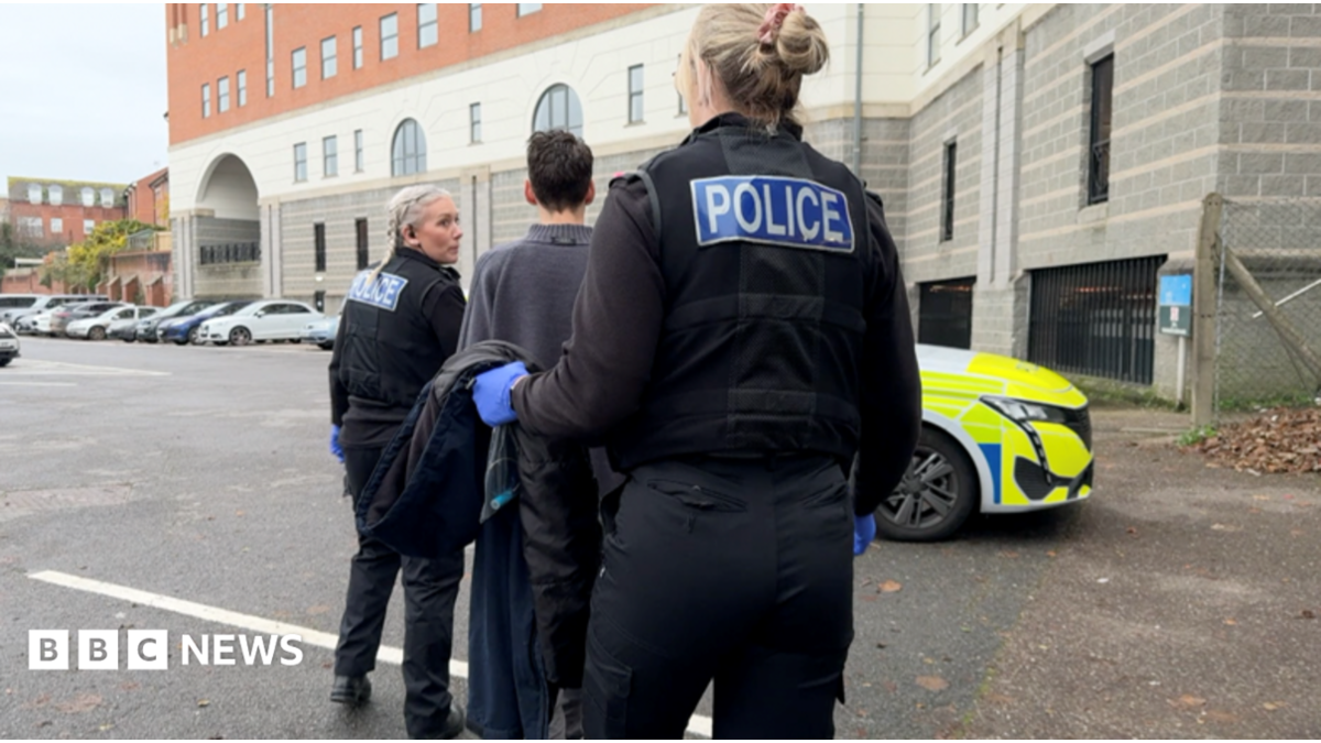 Police arrest prolific shoplifters in Exeter - BBC News