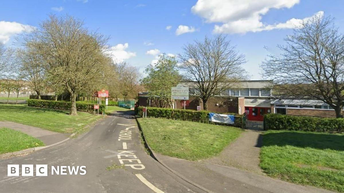 Newton Aycliffe schools merger approved by council - BBC News