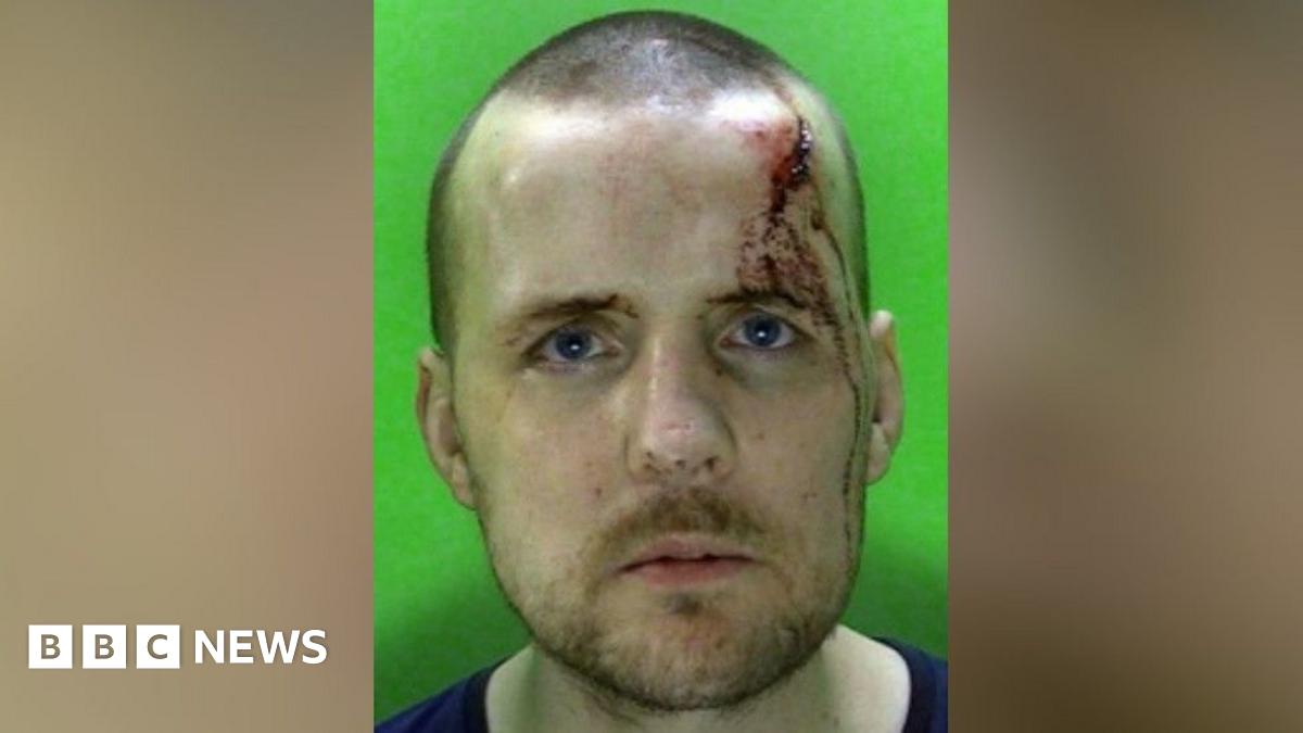 Newark: Burglar chased out of house by man in his 70s jailed - BBC News