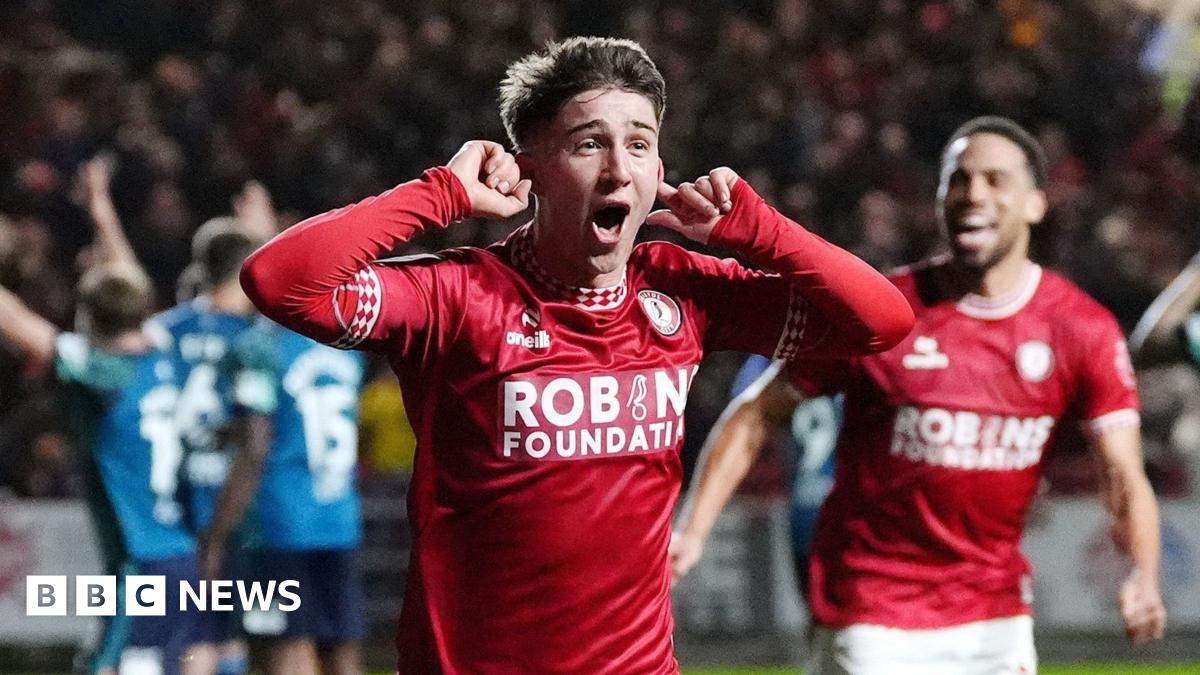 Bristol in Pictures: Surfing, award winners and wildlife hopes - BBC News