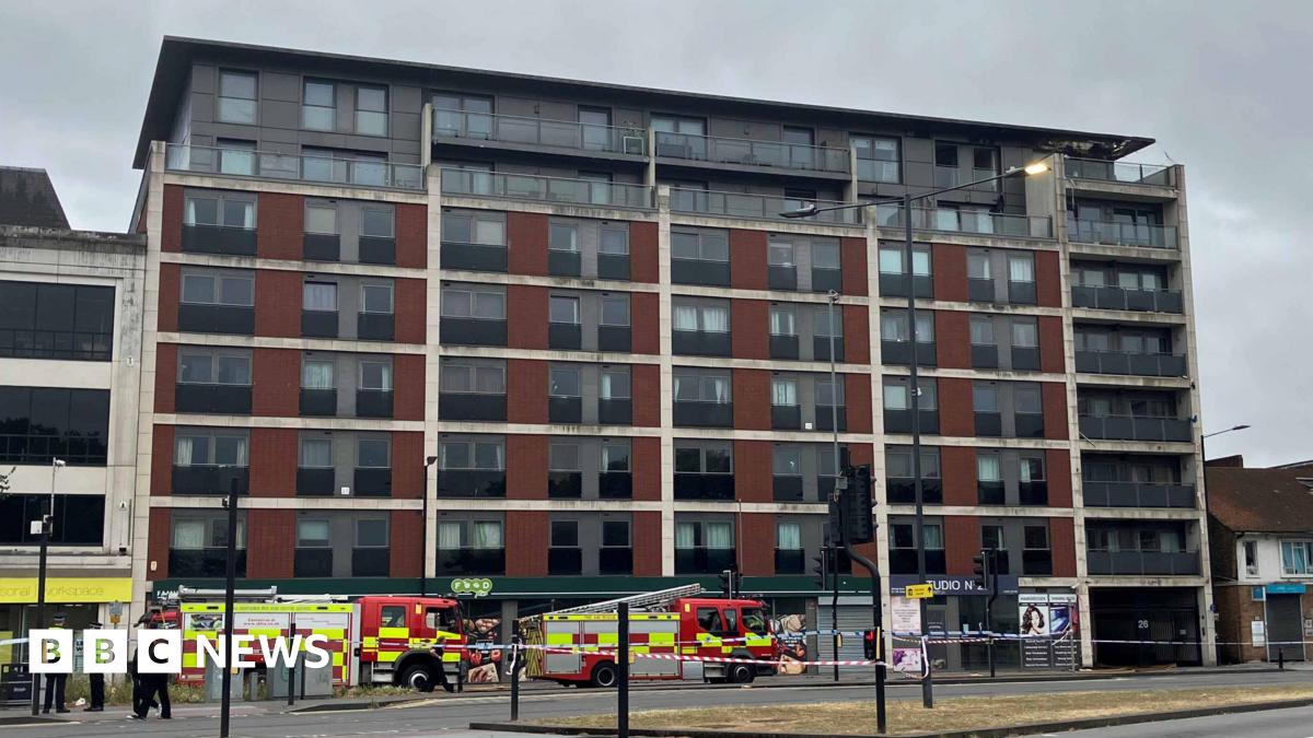 Slough council knew about fire building's Grenfell cladding - BBC News
