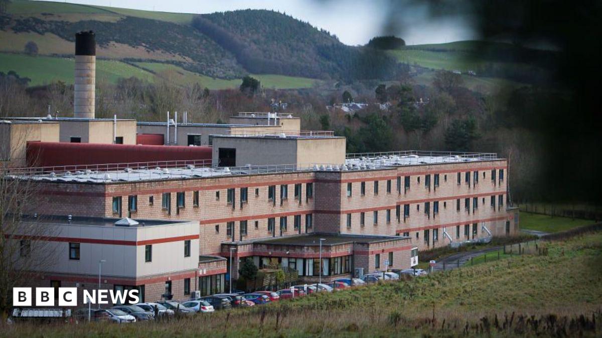 NHS plan to install 1,000 solar panels next to hospital - BBC News