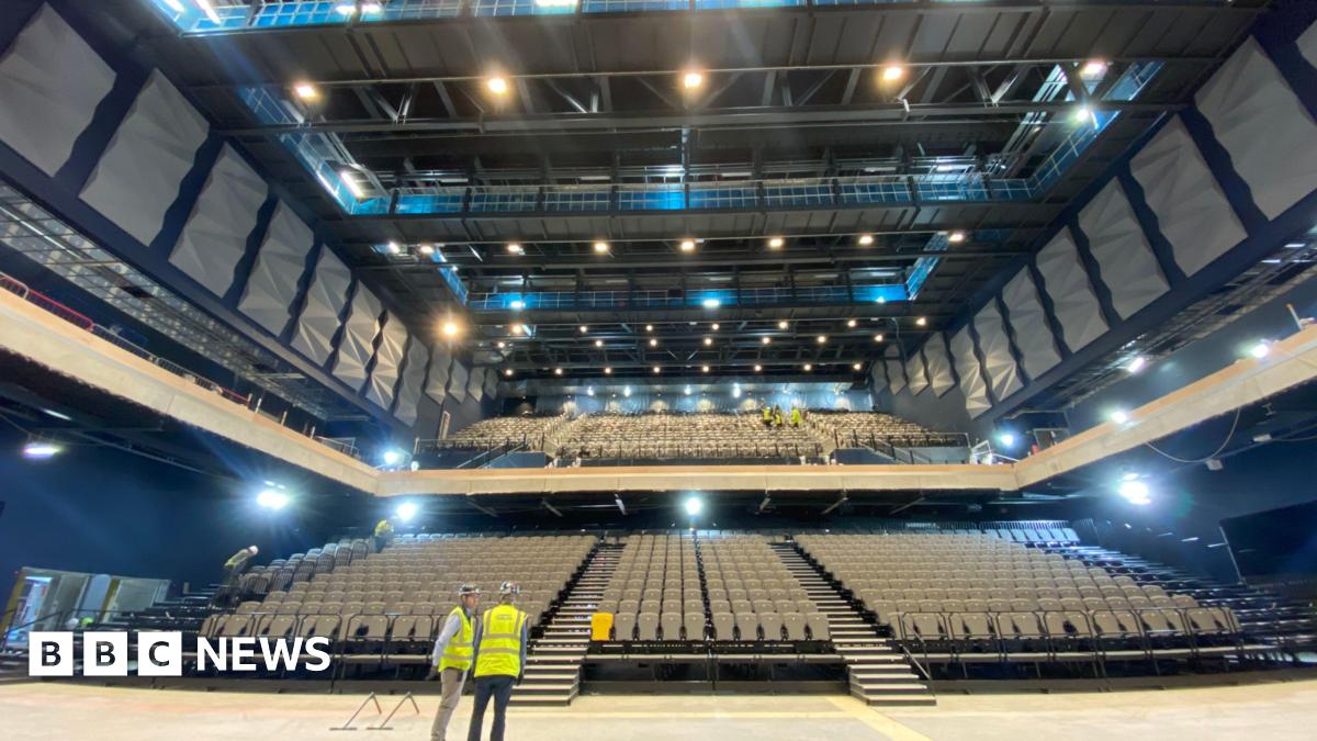 Becketwell Arena: Final seat put in place at new Derby venue - BBC News