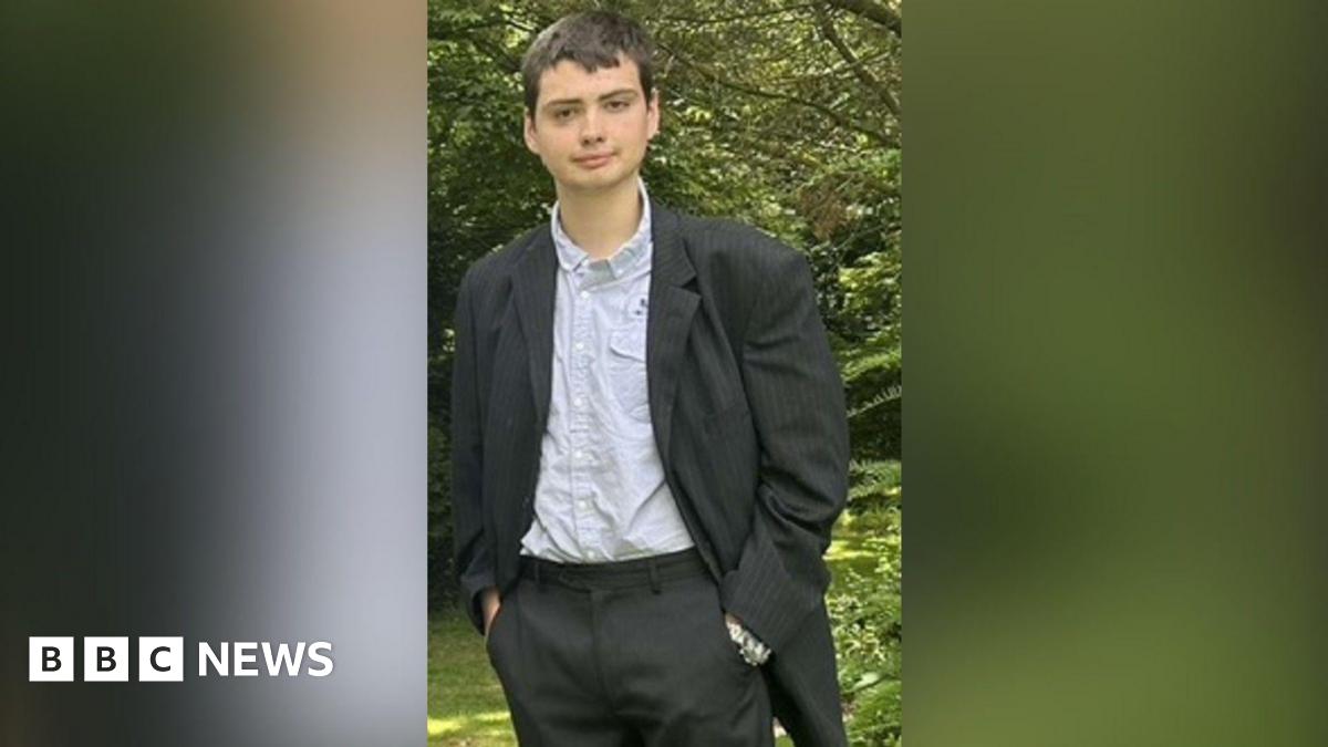 Reaseheath College fined after Crewe student's fingers severed - BBC News