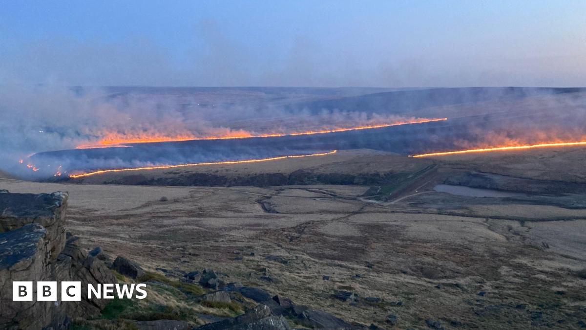 Marsden Moor: Large wildfire 'developed rapidly', fire service says ...