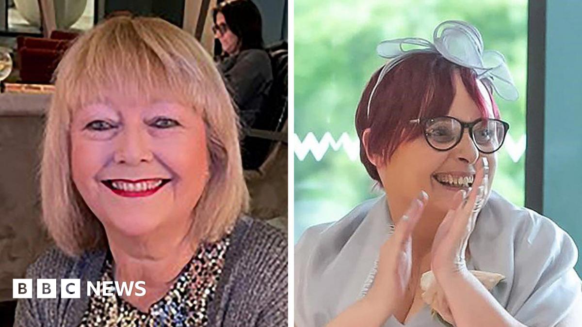 Manchester crash: Driver pleads guilty over bus stop deaths - BBC News