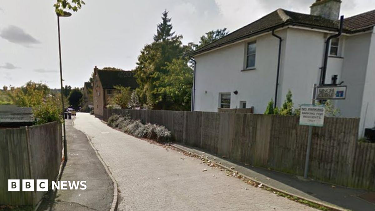 Murder inquiry after man dies in Barnet fire - BBC News