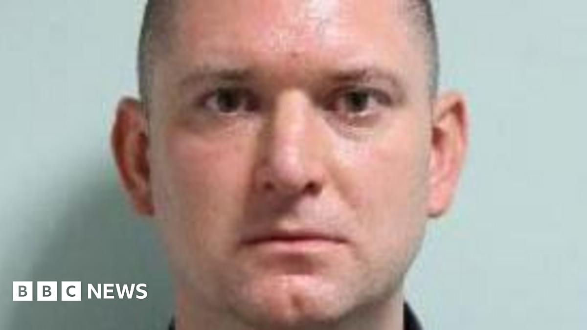 Corrupt Portsmouth border officer jailed for aiding drugs gang - BBC News