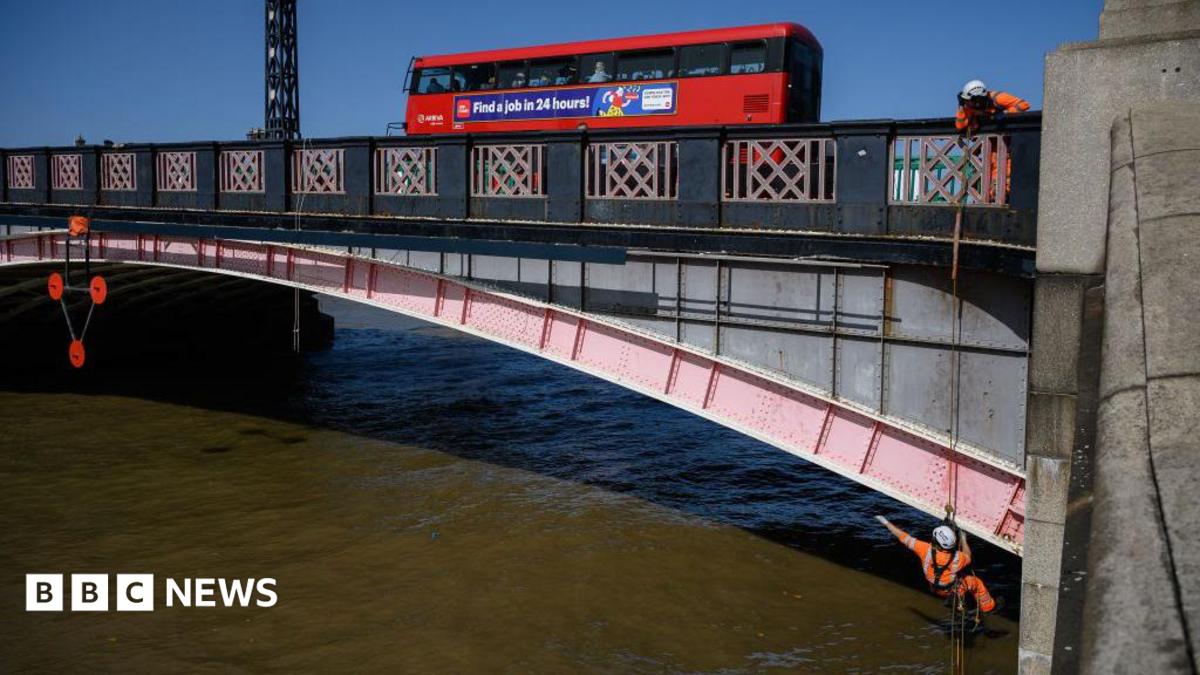 Lambeth Bridge: Work due on London's 'most dangerous junction' - BBC News