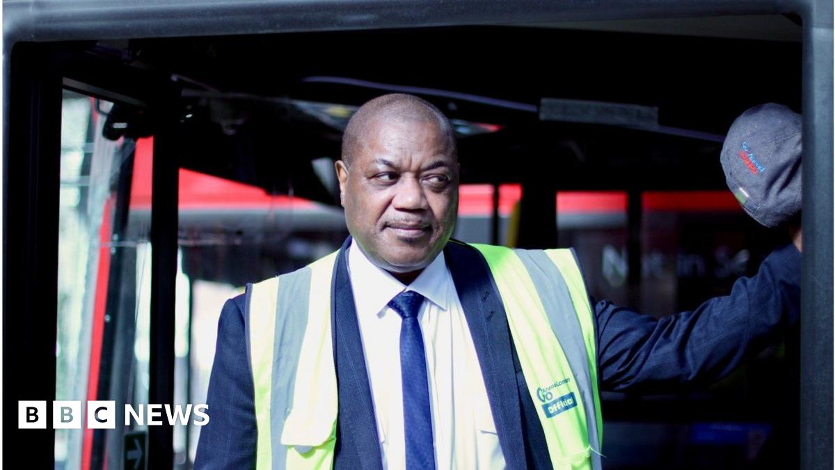 Bus drivers happier if passengers say hello - survey - BBC News
