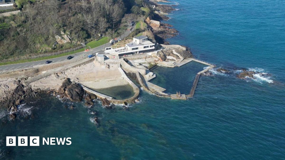 Live webcam installed at Guernsey bathing pools - BBC News