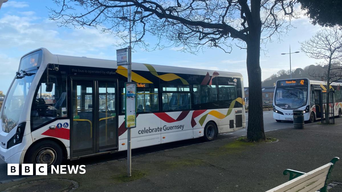 Changes to Guernsey's bus timetables aim to improve reliability - BBC News