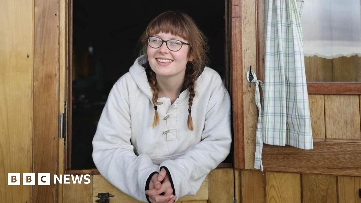 Gloucestershire neurodivergent teens welcome training funding - BBC News