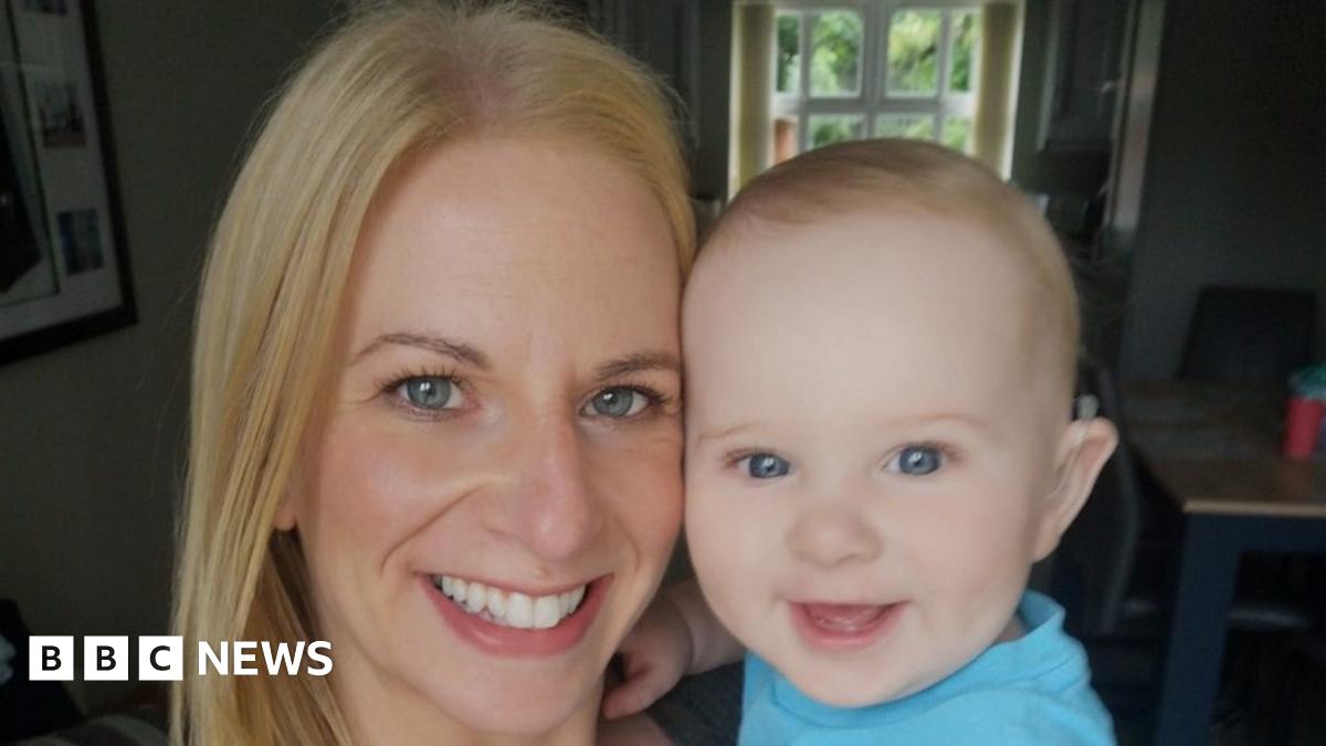 Mother struggles to access sign language classes for deaf son - BBC News