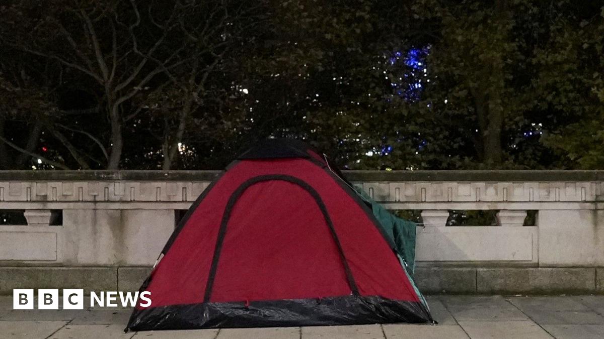 Homeless charity backs Blackpool crackdown on tent sleepers - BBC News