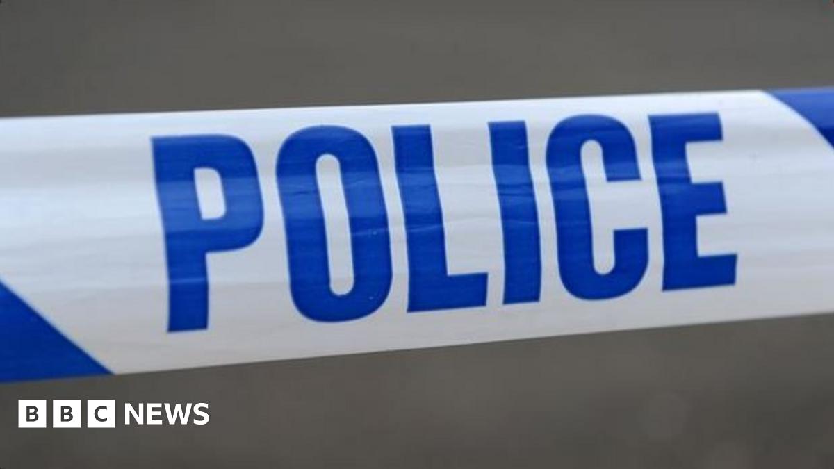 Murder plot arrests in crackdown on Manchester gun crime - BBC News